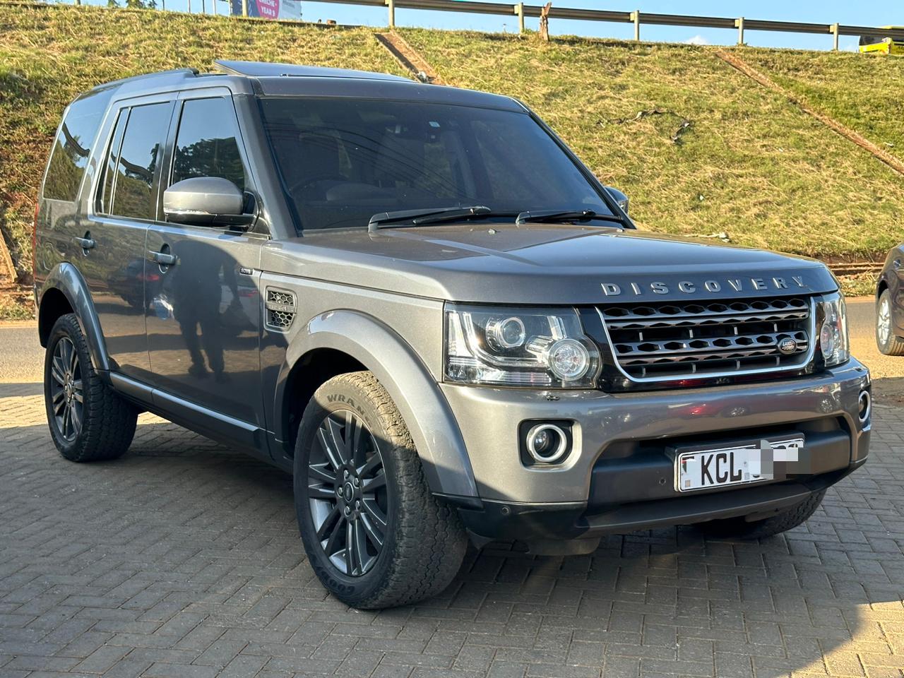 Land Rover Discovery IV / 3-Zone Sunroof | Kai & Karo | Car Dealership ...