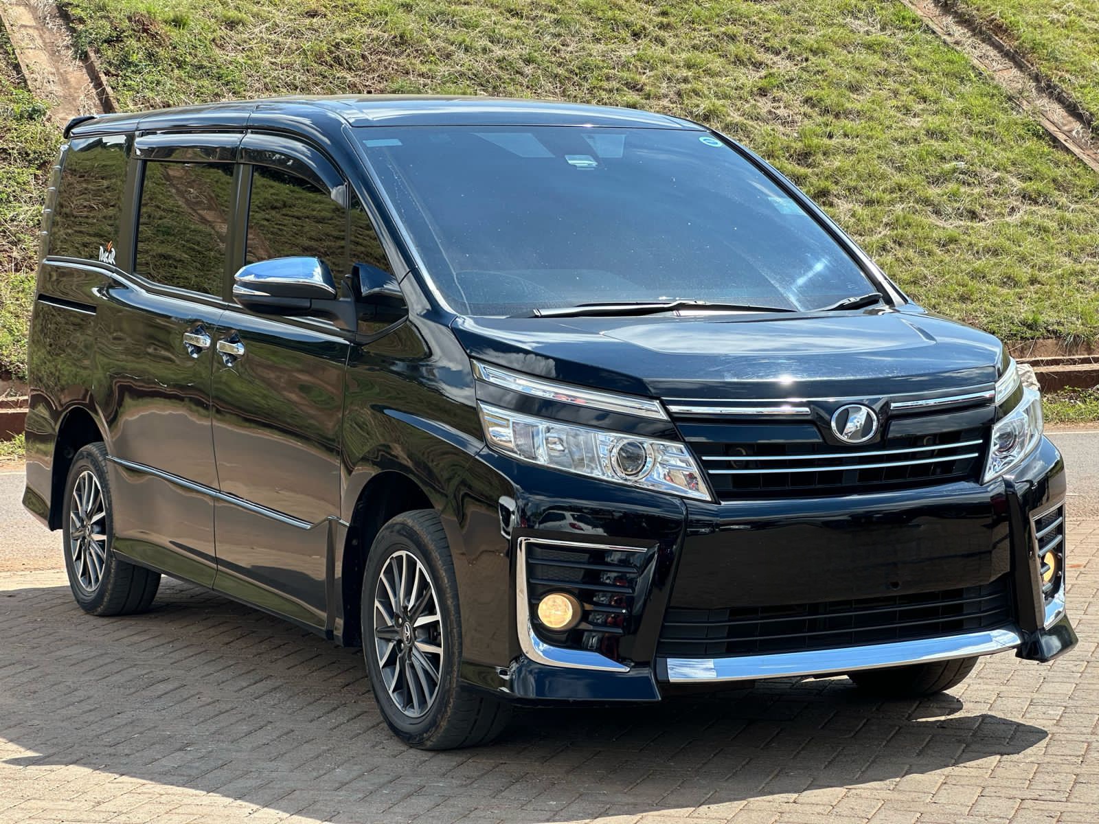 Toyota Voxy | Kai & Karo | Car Dealership Kenya | New & Used Cars for Sale