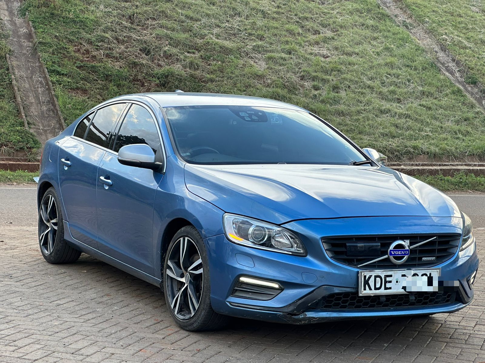 Volvo S60 T4 R-Design | Kai & Karo | Car Dealership Kenya | New & Used Cars for Sale