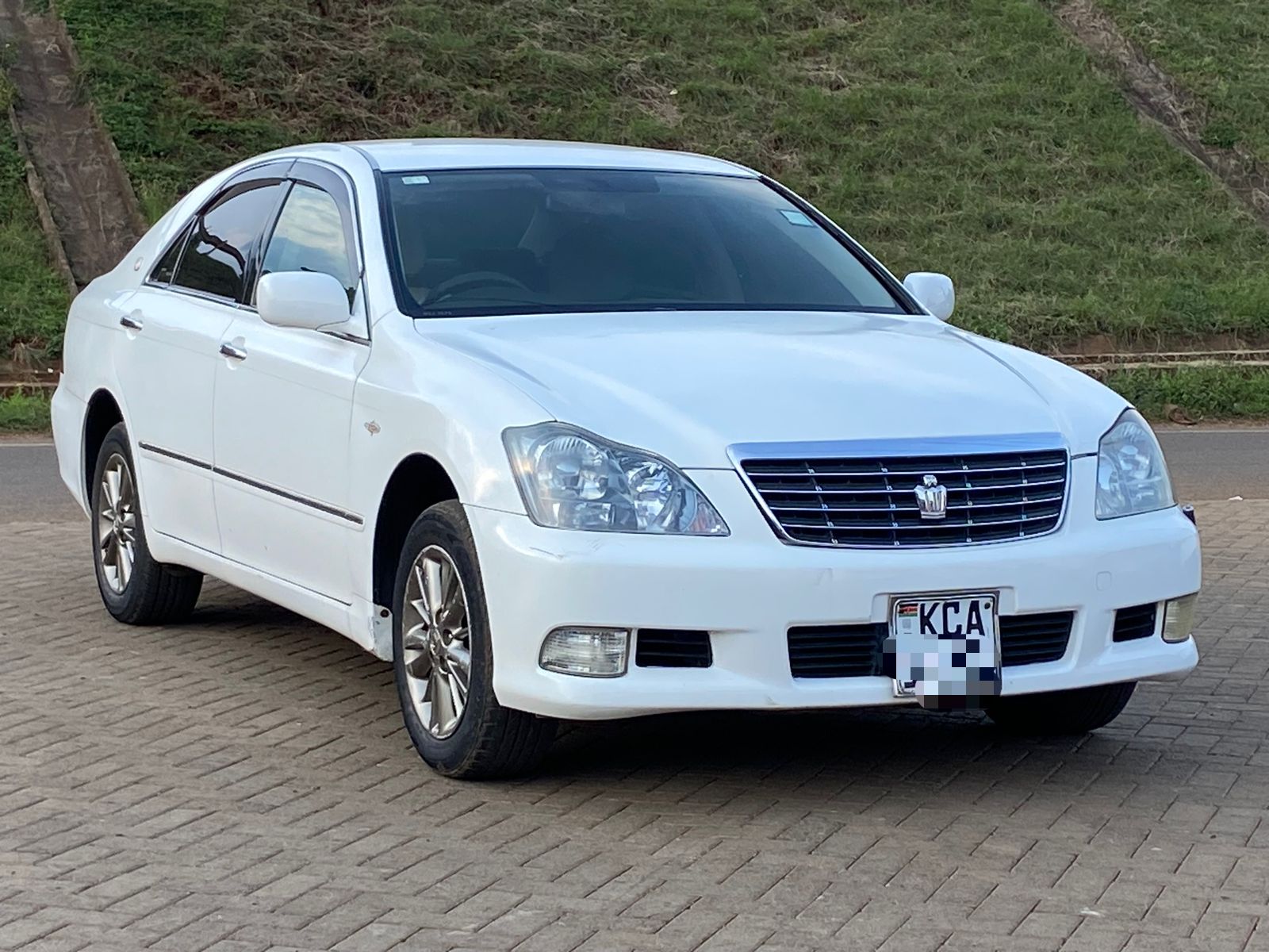 Toyota Crown Royal Saloon | Kai & Karo | Car Dealership Kenya | New ...