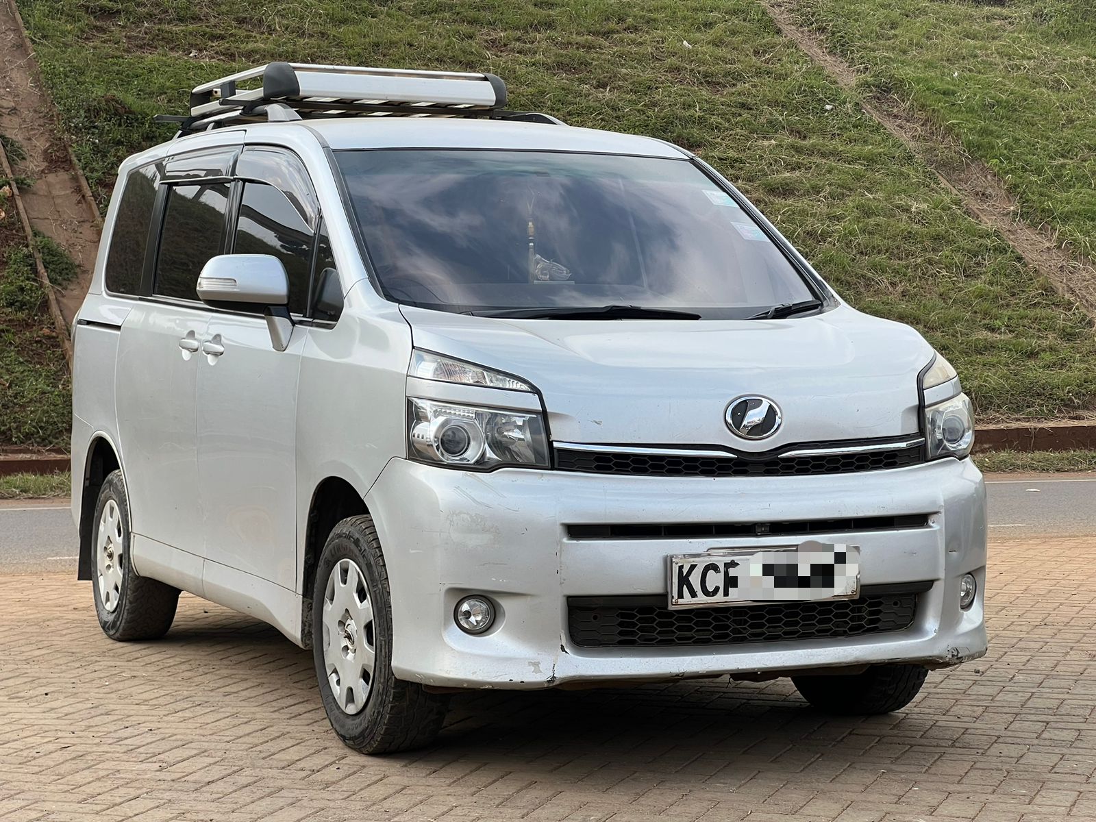 Toyota Voxy | Kai & Karo | Car Dealership Kenya | New & Used Cars for Sale